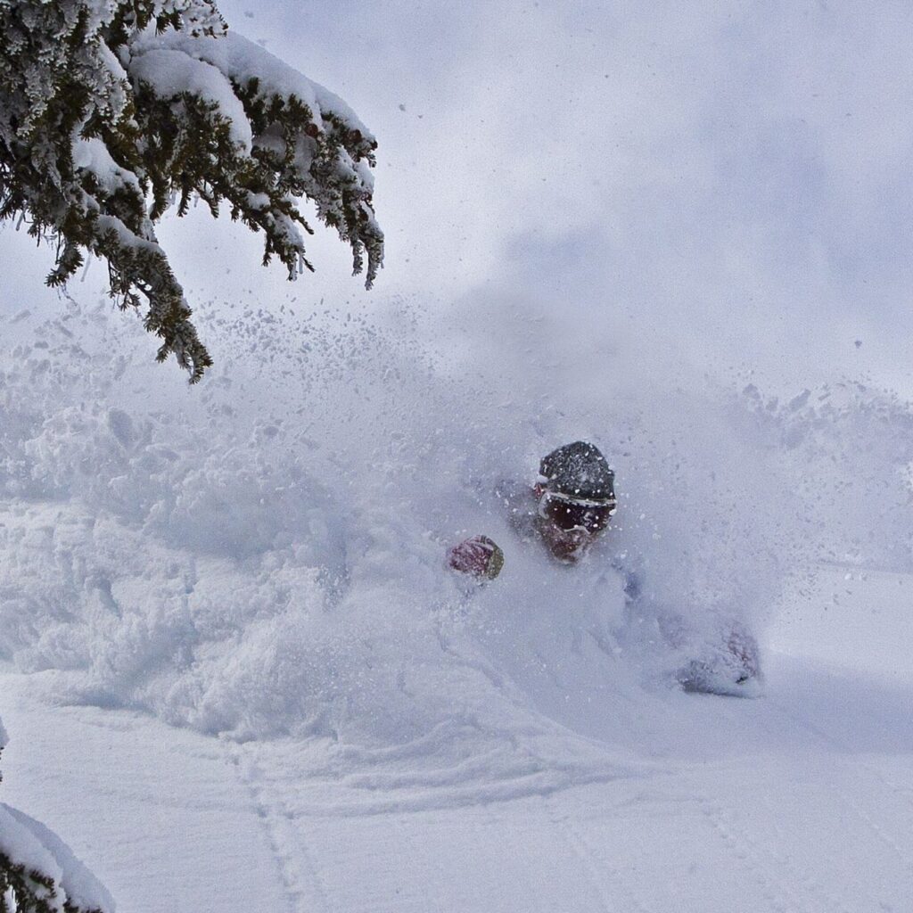 Heli-Snowboarding vs. Heliskiing: Choose Your Adventure